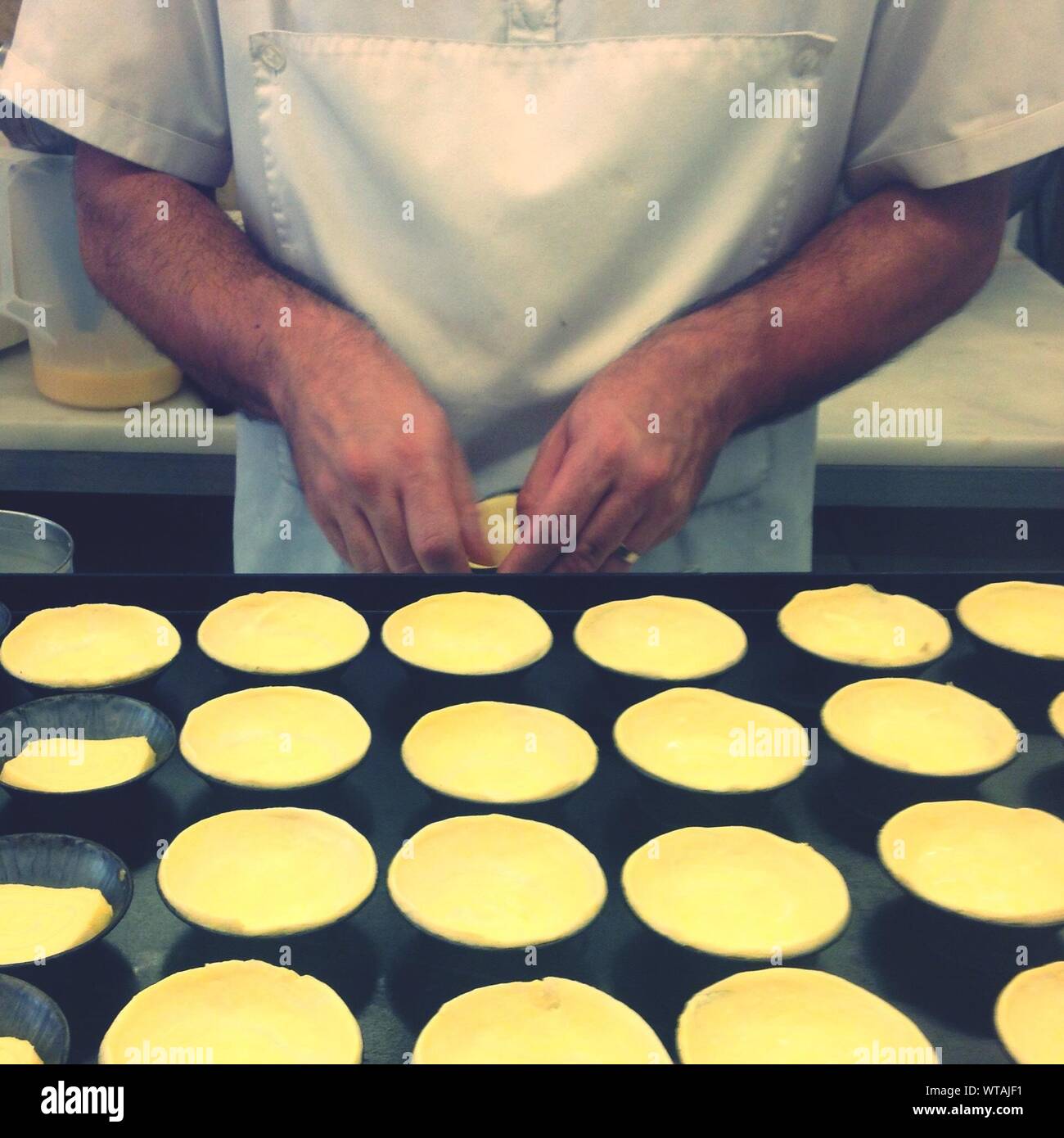 A chef working commercial kitchen hi-res stock photography and images ...