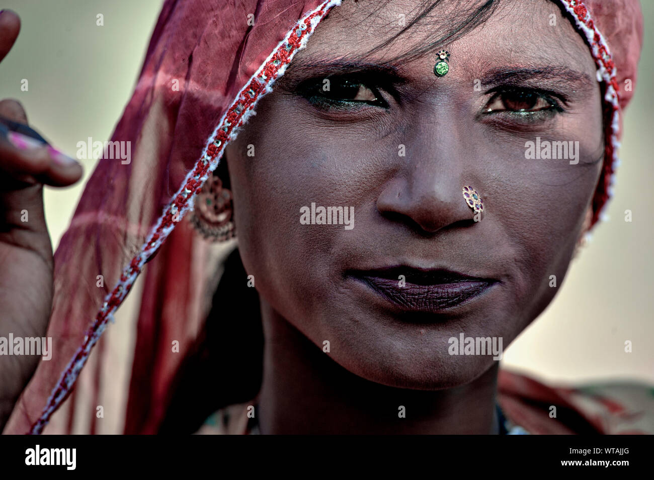 Colorful indian rajasthani woman hi-res stock photography and images ...