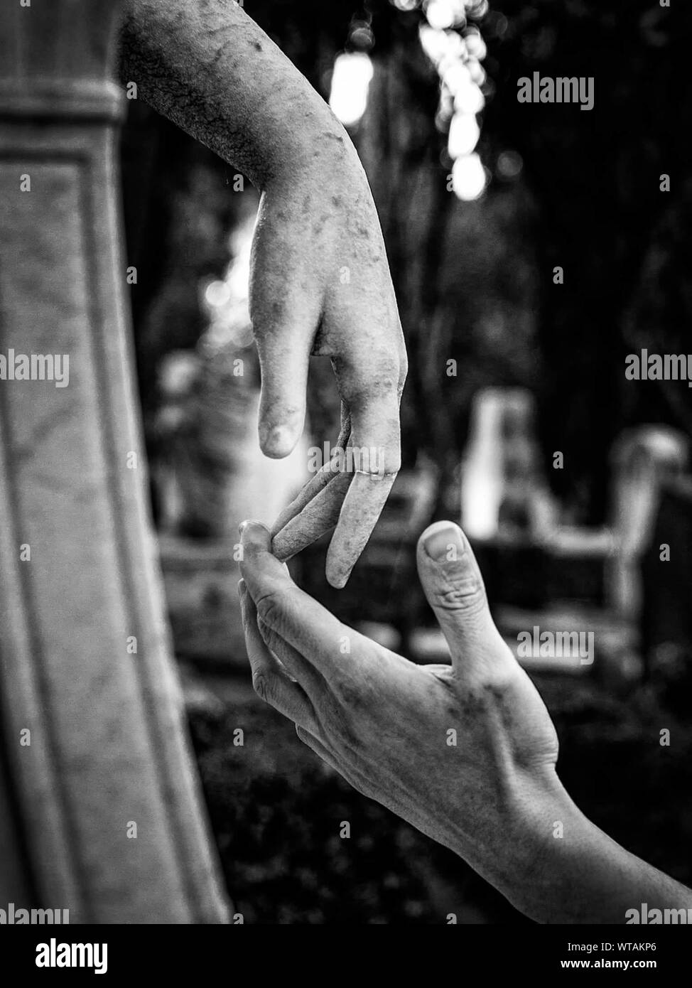 Statue of togetherness hi-res stock photography and images - Alamy