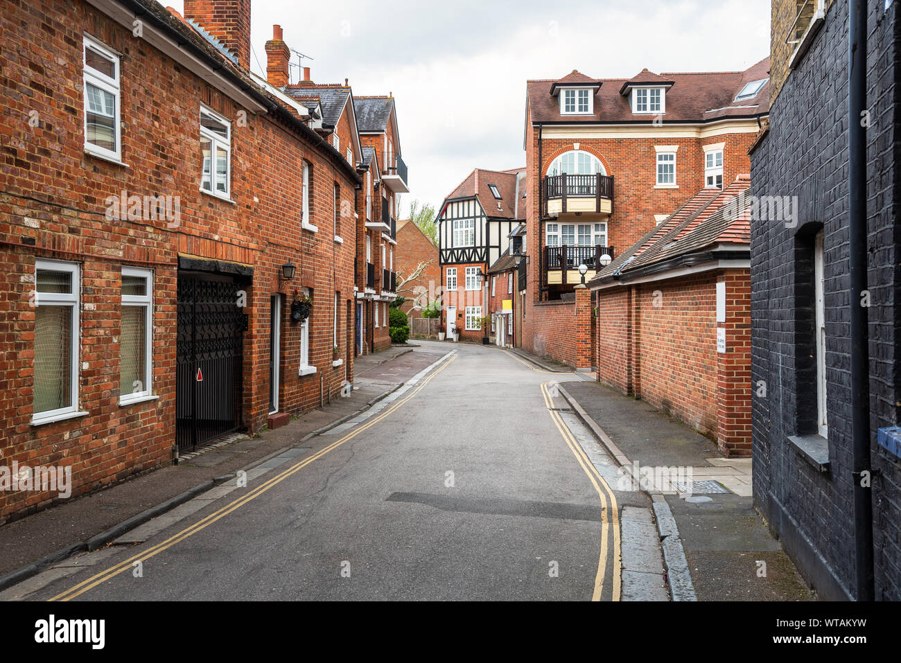 Red brick apartment building on hi-res stock photography and images - Alamy