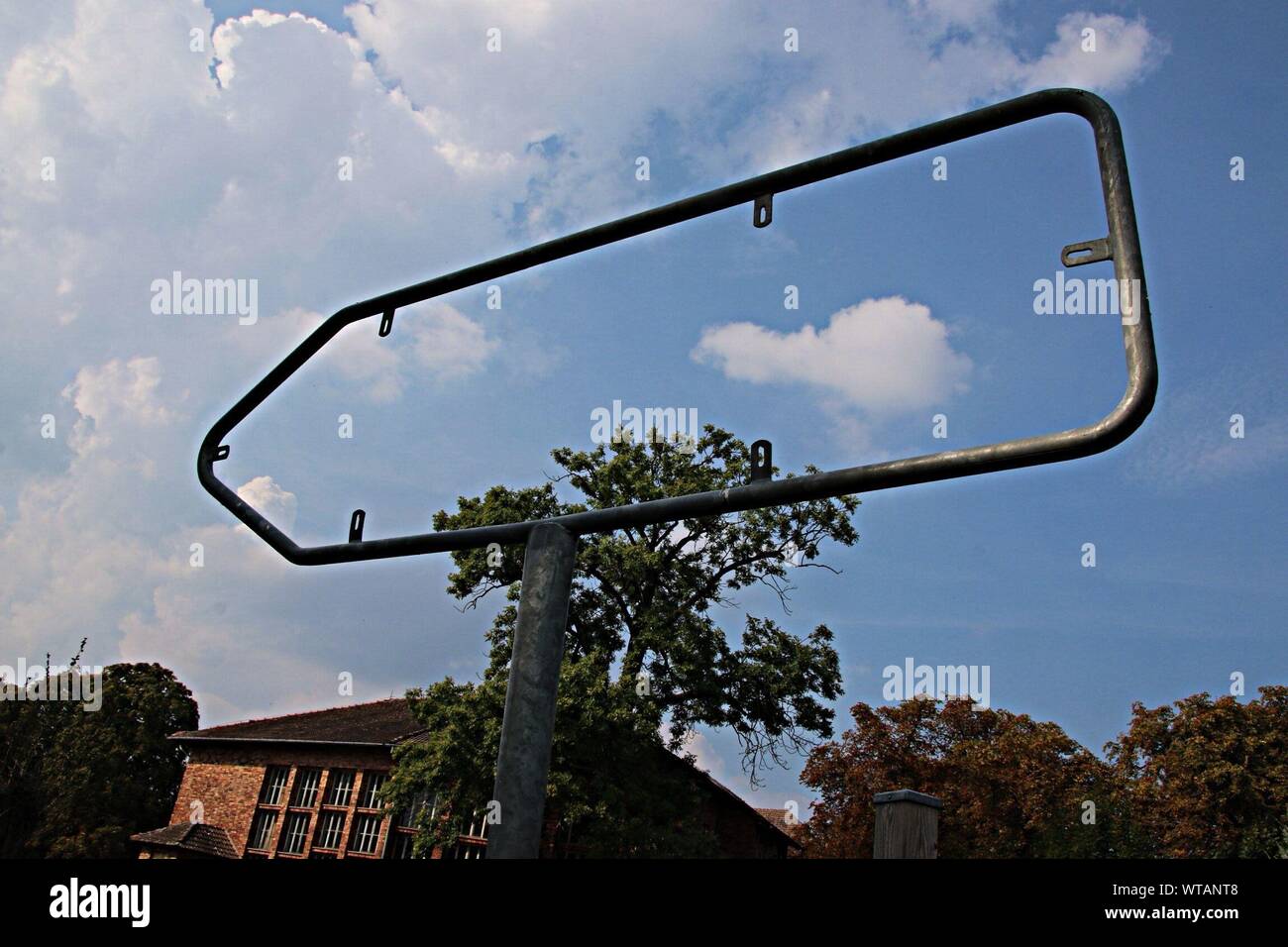 Empty sign board hi-res stock photography and images - Alamy