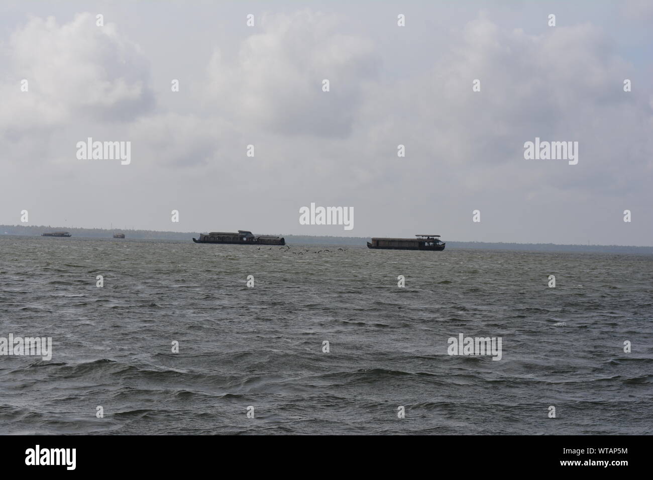 Indian house boat hi-res stock photography and images - Alamy