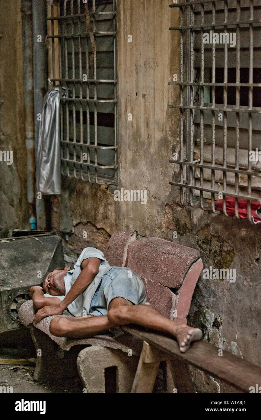 Barefoot homeless hi-res stock photography and images - Alamy
