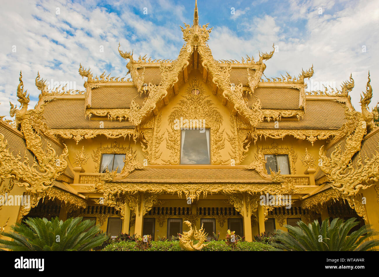Golden restroom hi-res stock photography and images - Alamy