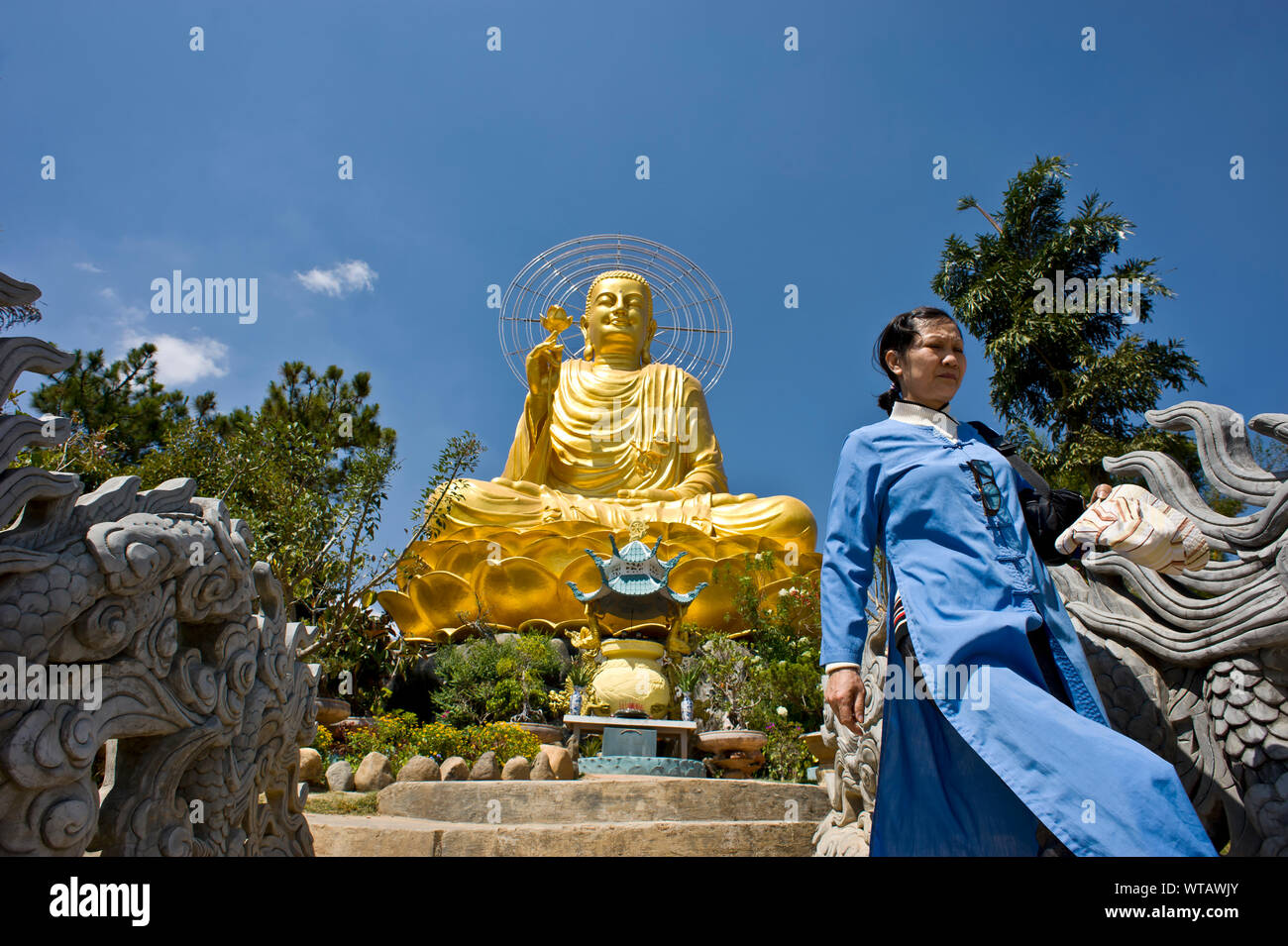 Nun wearing blue hi-res stock photography and images - Alamy