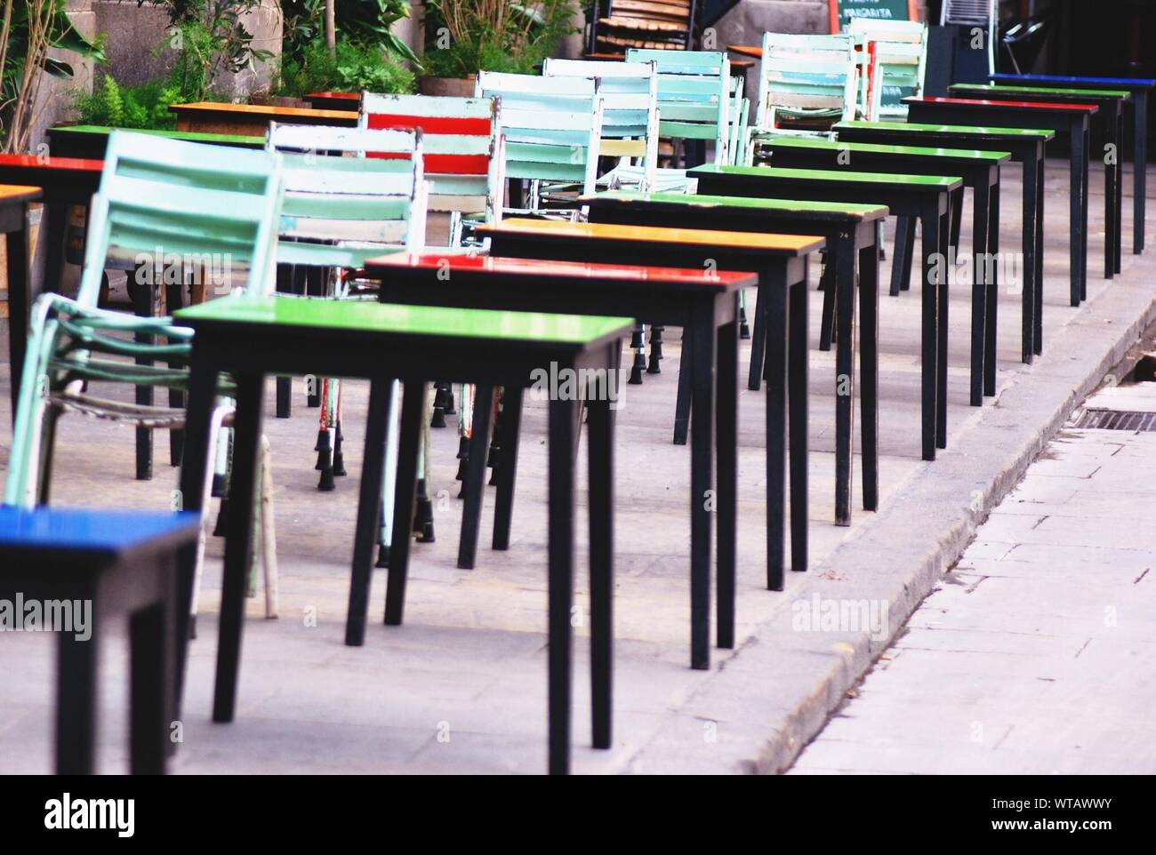 Colorful tables hi-res stock photography and images - Alamy
