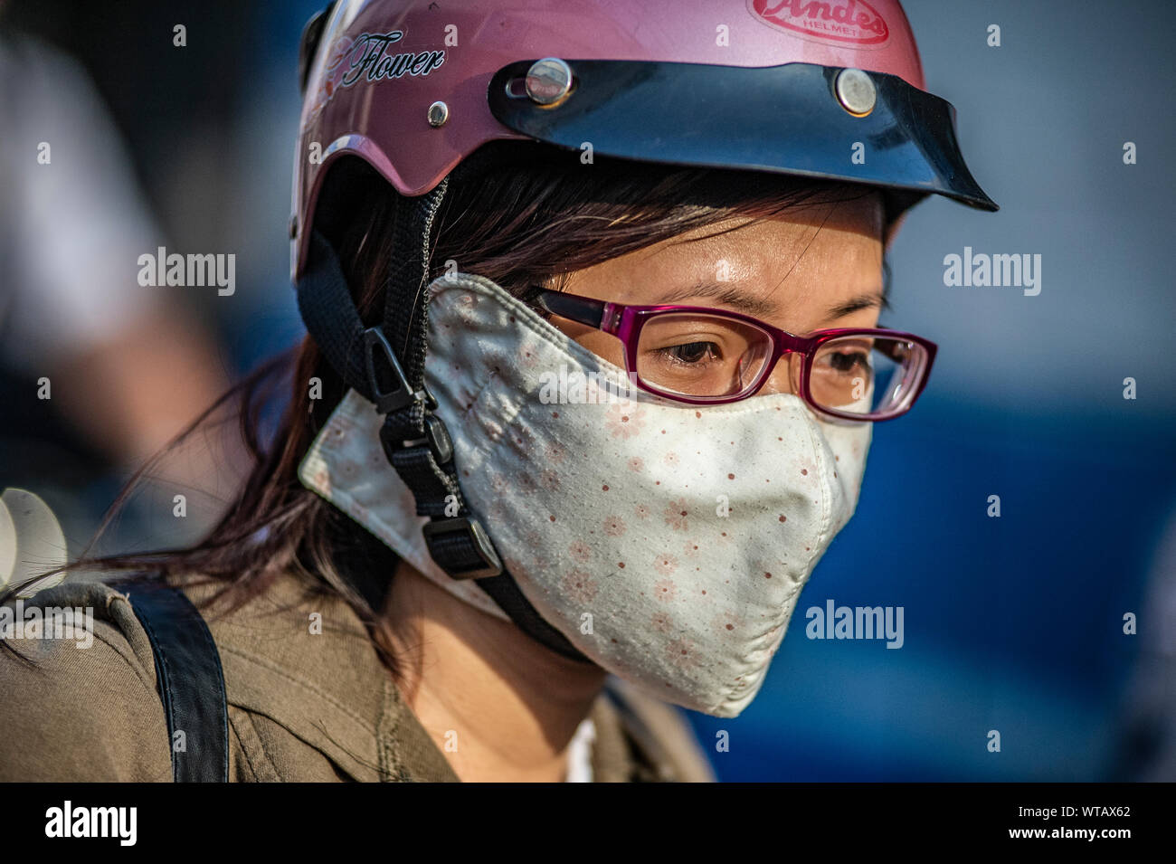 Woman motorcycle helmet hi-res stock photography and images - Alamy