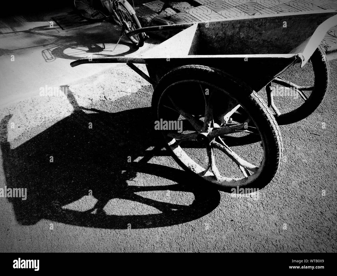 Pull the cart hi-res stock photography and images - Alamy