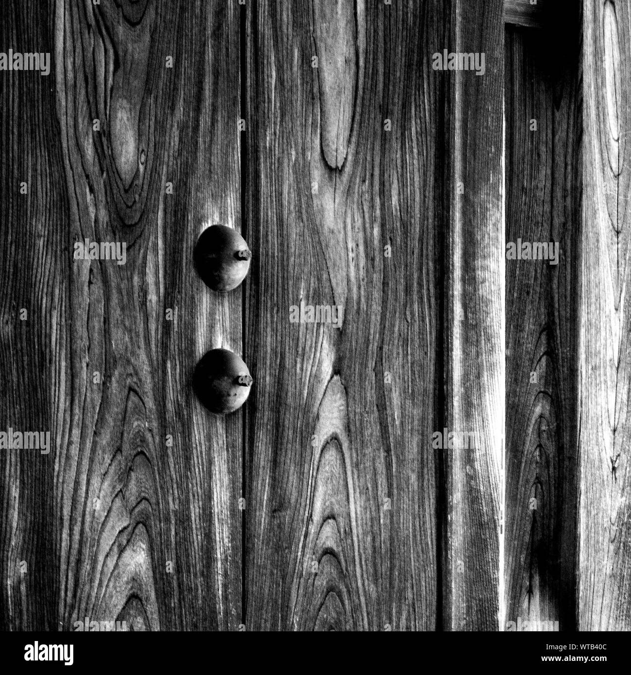 Old drawing pins hi-res stock photography and images - Alamy