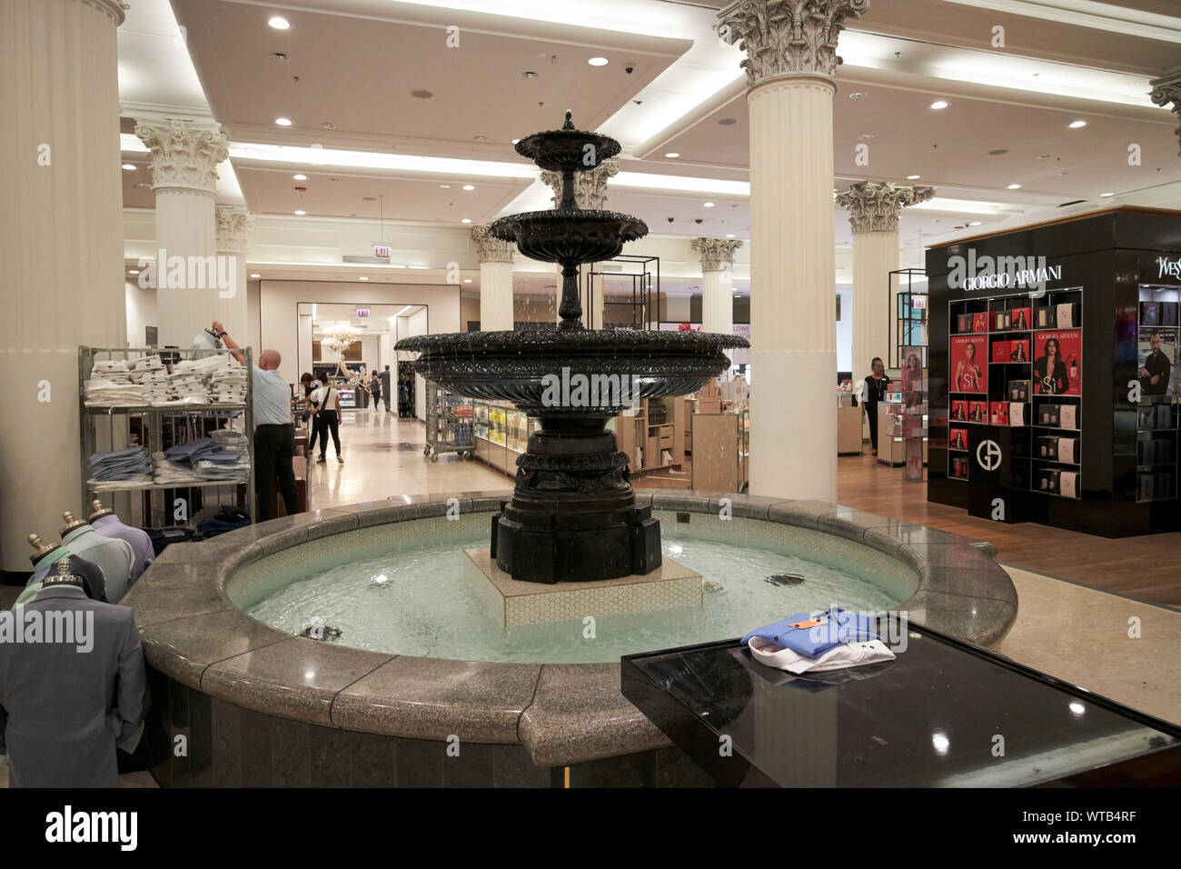 central atrium and fountain of marshall field and company macys ...