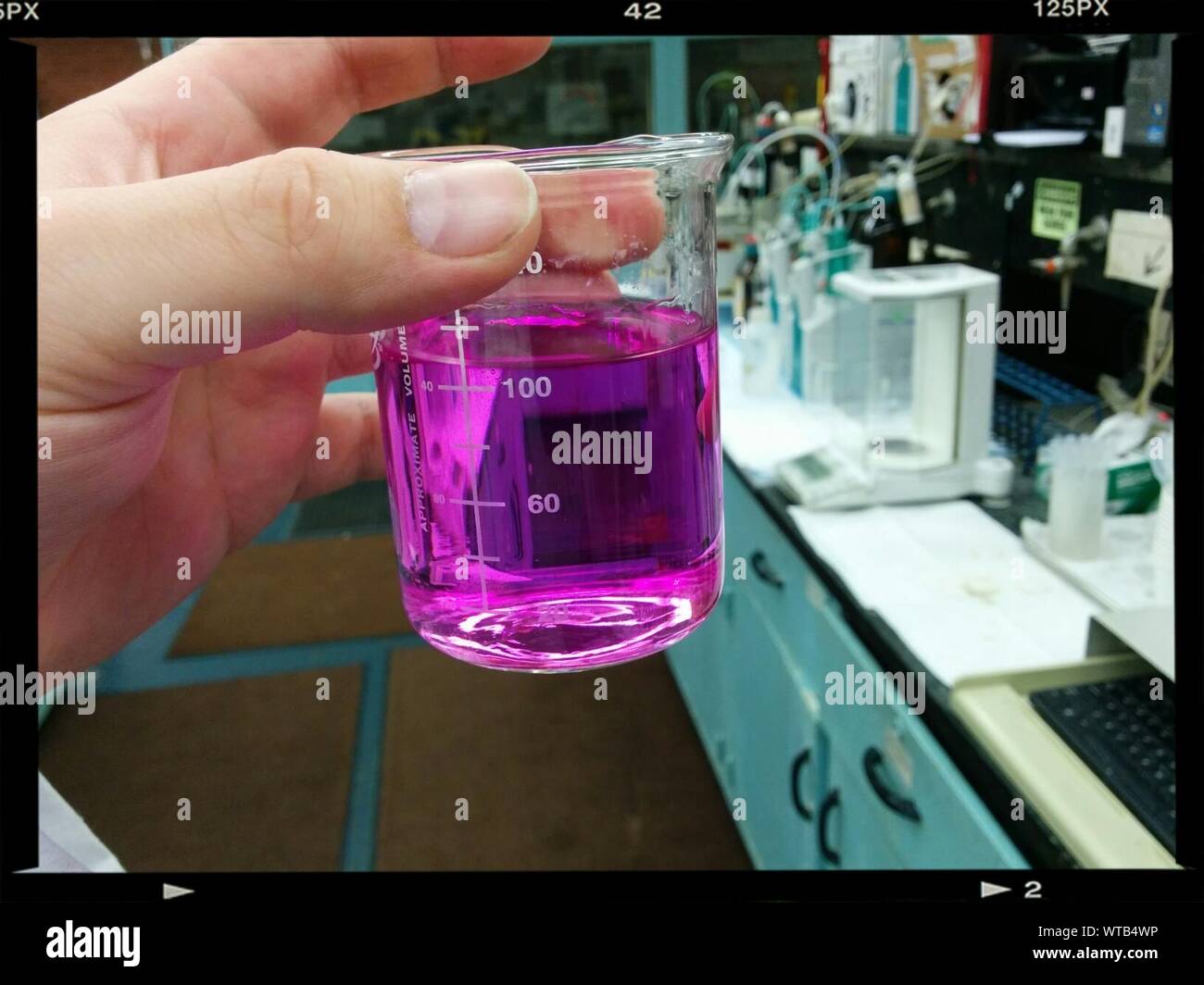Laboratory beaker hi-res stock photography and images - Alamy