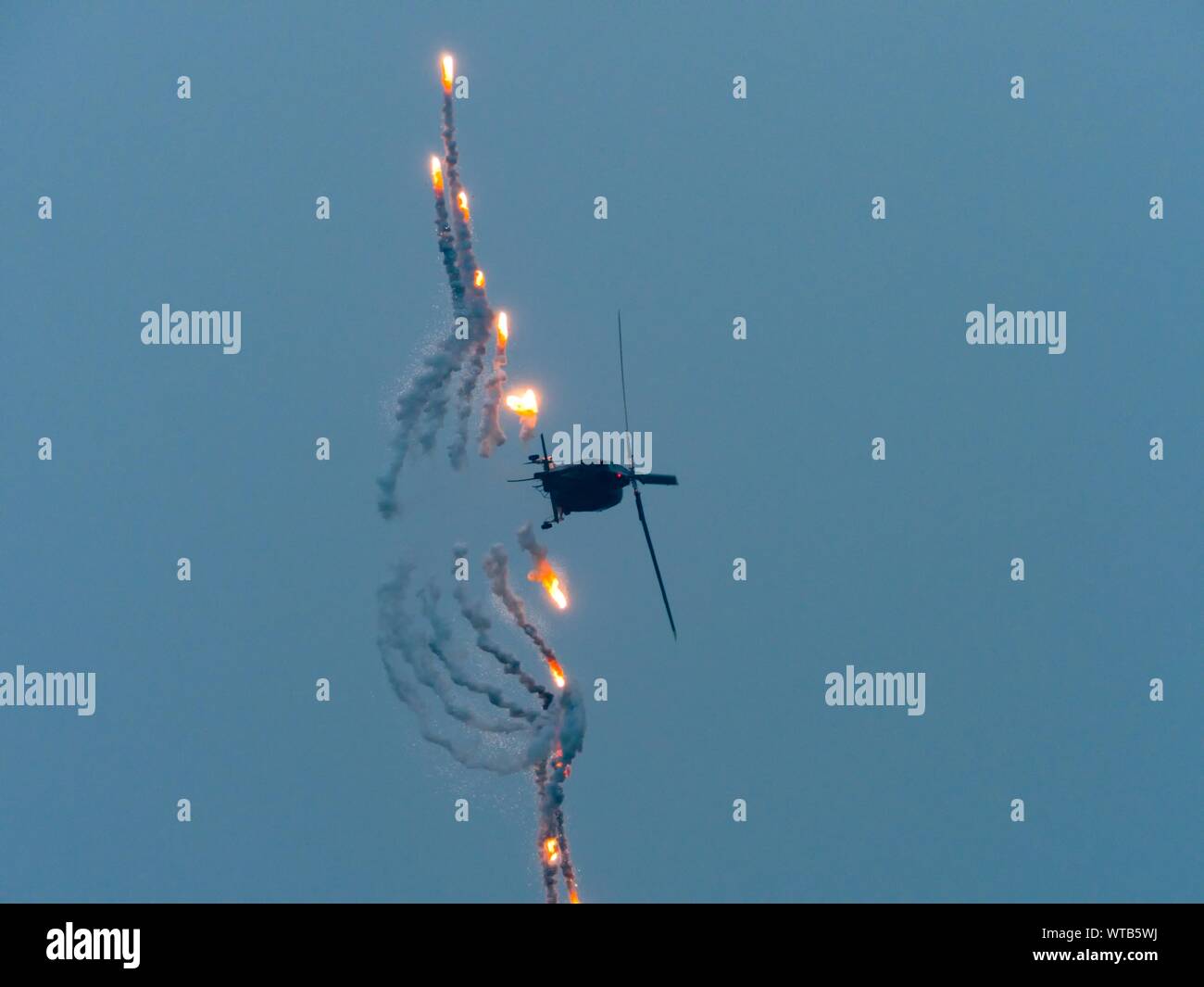Defensive flares hi-res stock photography and images - Alamy
