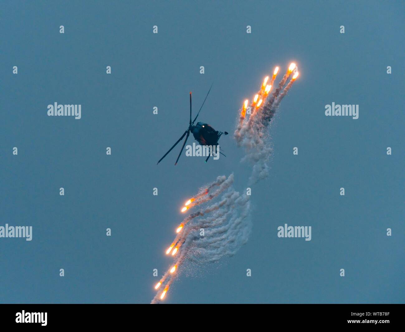 Defensive flares hi-res stock photography and images - Alamy