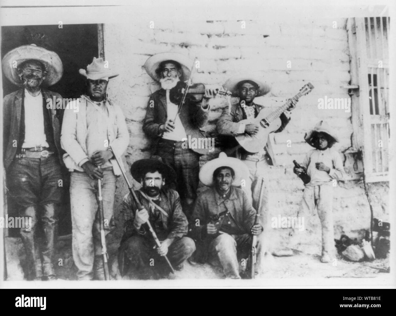 Mexican Insurrectos before the Battle of Juarez: group of Insurrectos ...