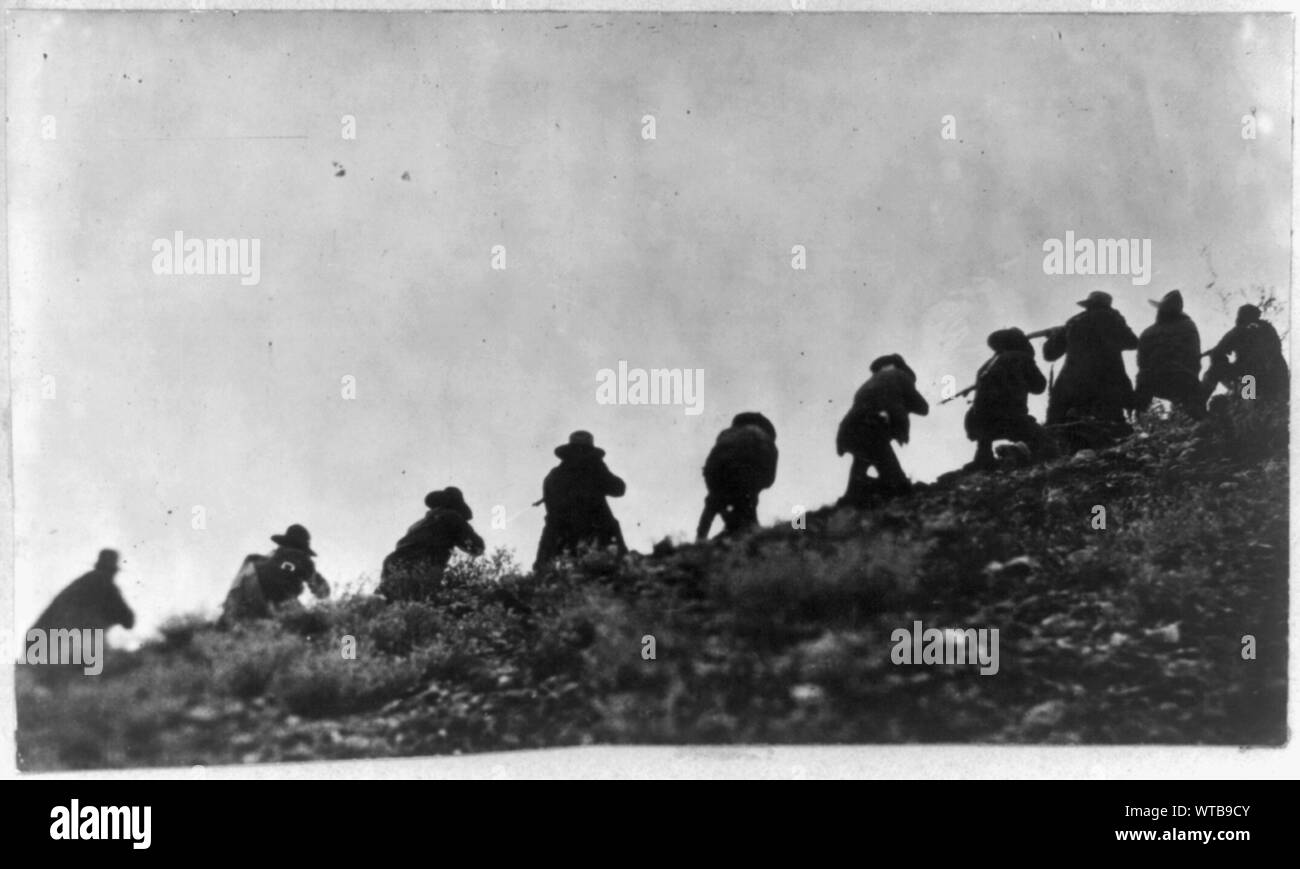 Fighting soldiers Black and White Stock Photos & Images - Alamy