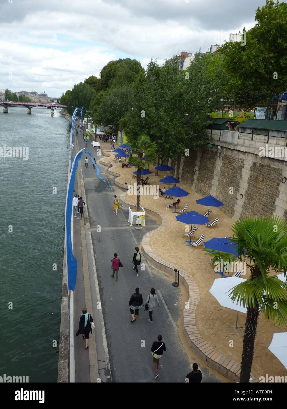 Paris beach river hi-res stock photography and images - Alamy