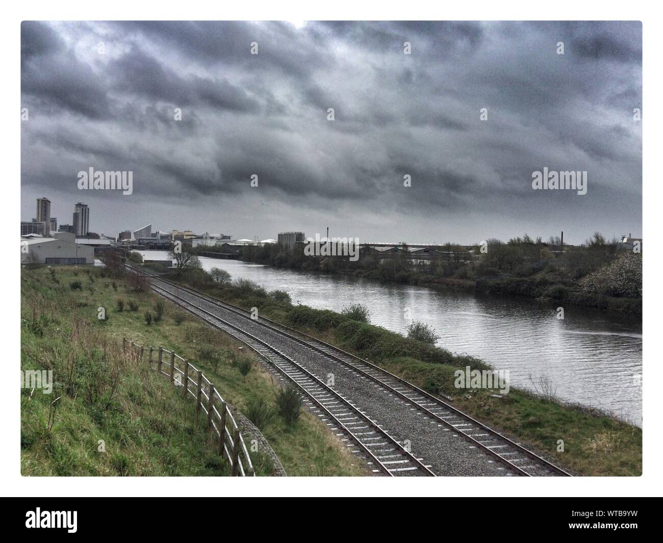 River tracks hi-res stock photography and images - Alamy