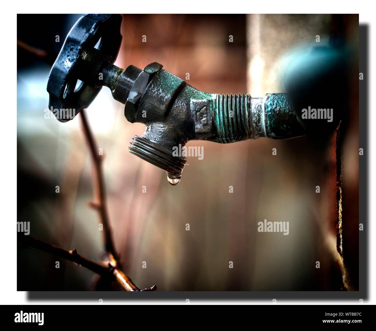 Drop valve hi-res stock photography and images - Alamy