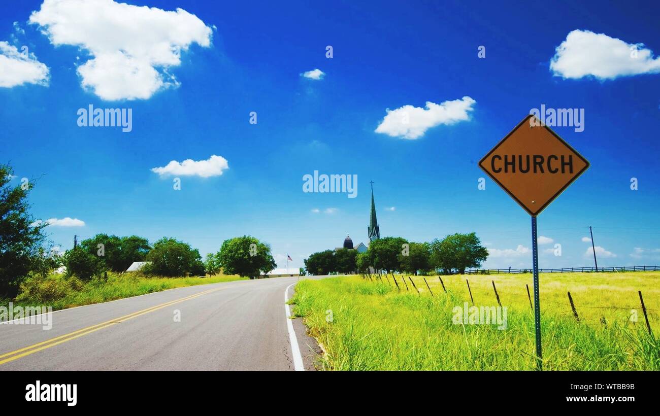 Church road sign hi-res stock photography and images - Alamy