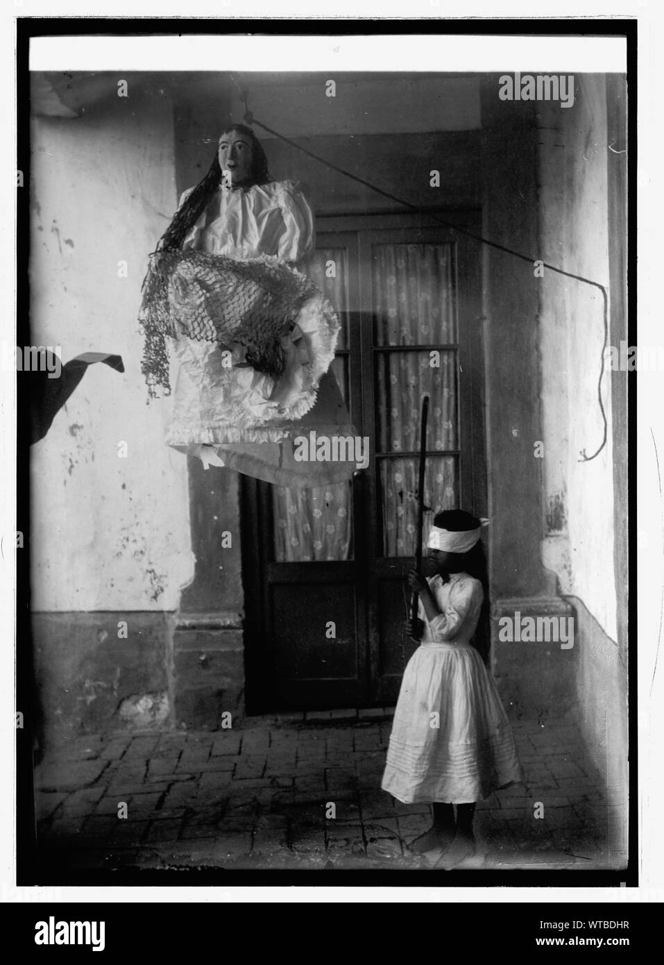 Pinata breaking hi-res stock photography and images - Alamy