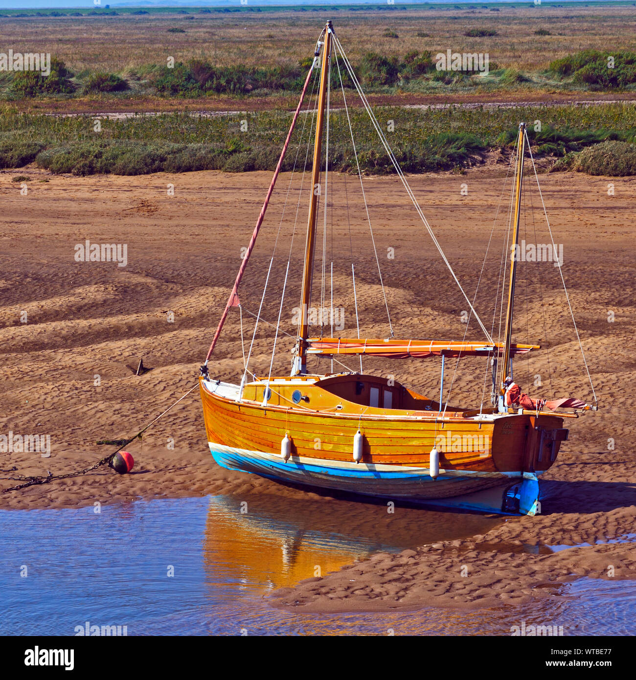 Boat on keel at low tide at Burnham-Overy-Staithe on the Norfolk coast ...