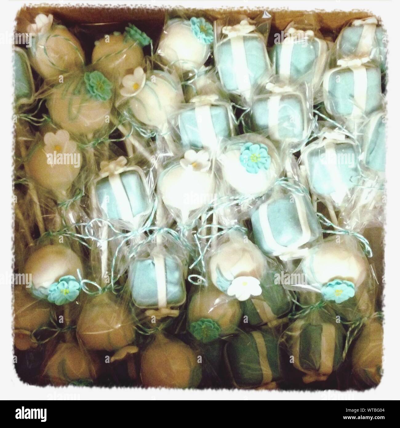 Wrapped candies hi-res stock photography and images - Alamy