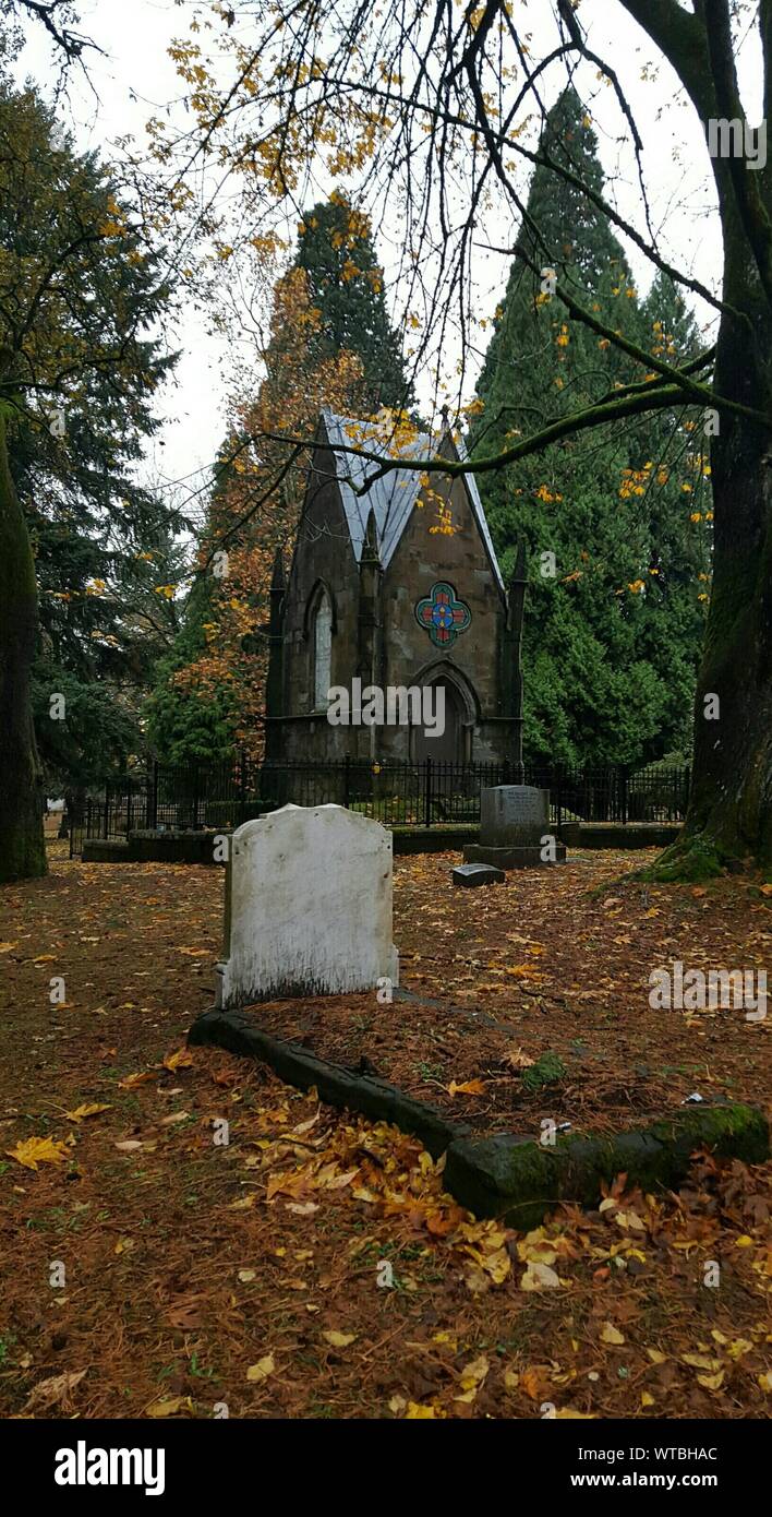 Building cemetery hi-res stock photography and images - Alamy