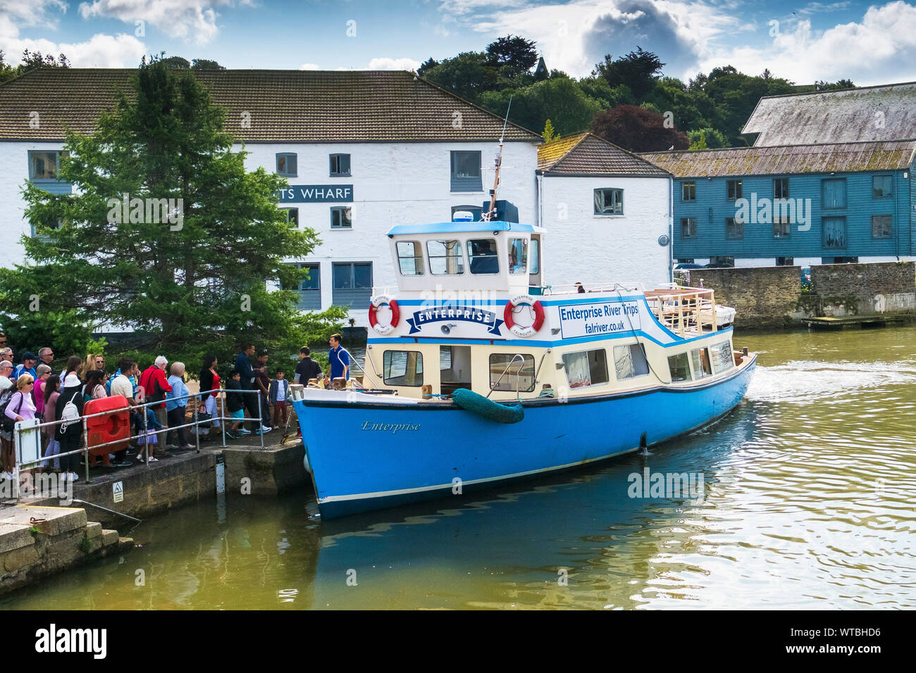 Berthing hi-res stock photography and images - Alamy