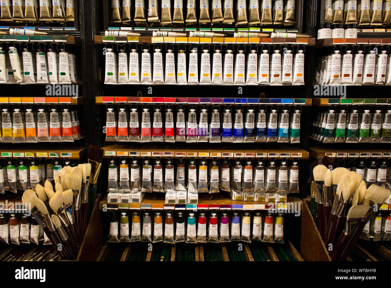 Painting for sale hi-res stock photography and images - Alamy