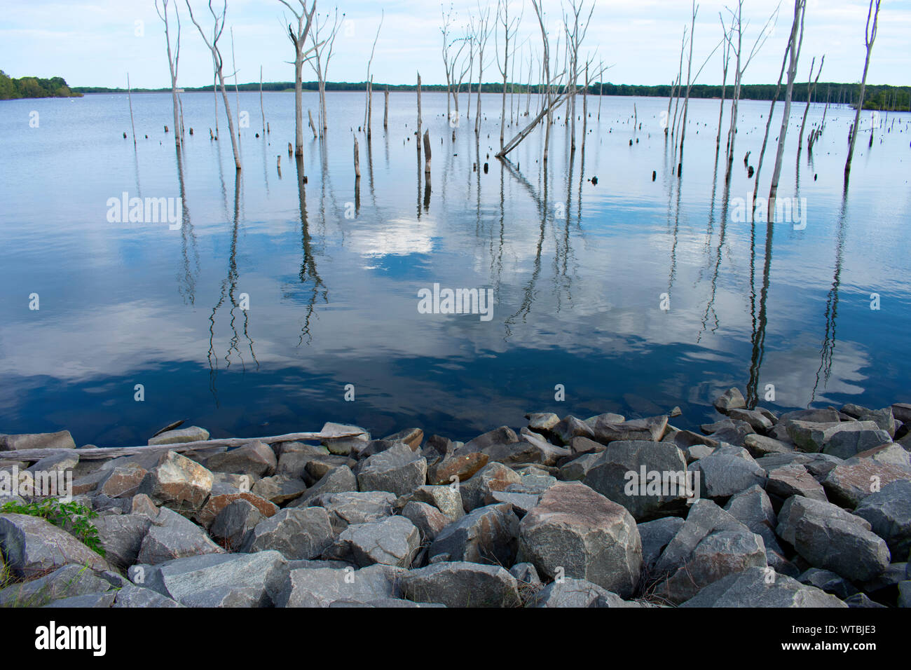 Reservoir background hi-res stock photography and images - Alamy