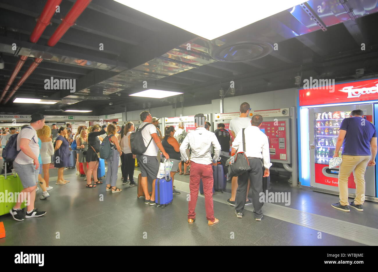 Italian train ticket machine hi-res stock photography and images - Alamy