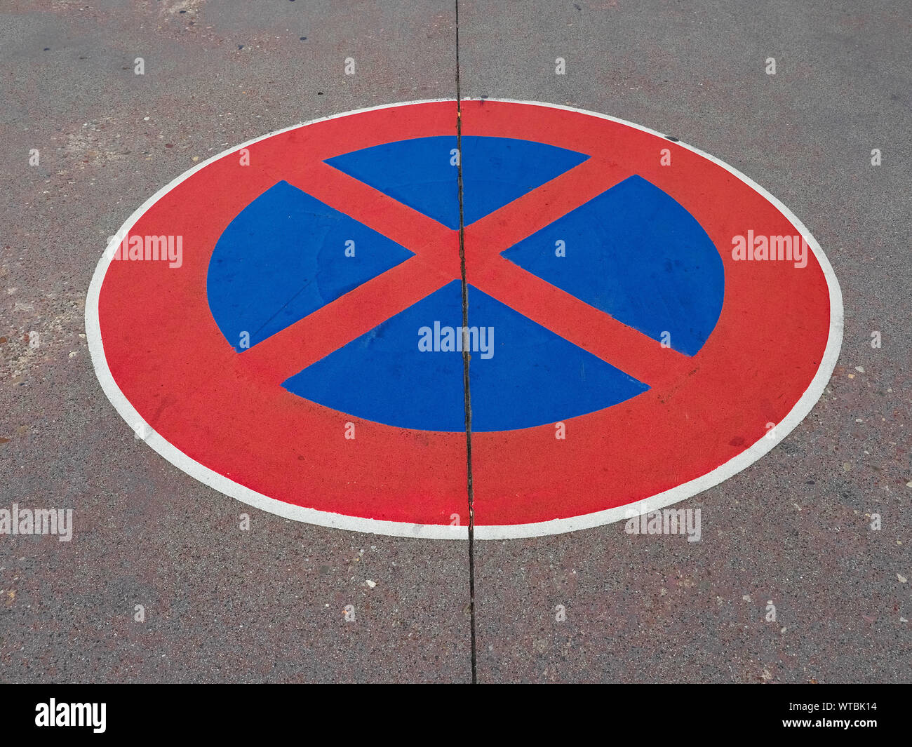 no parking and no stopping traffic sign Stock Photo - Alamy