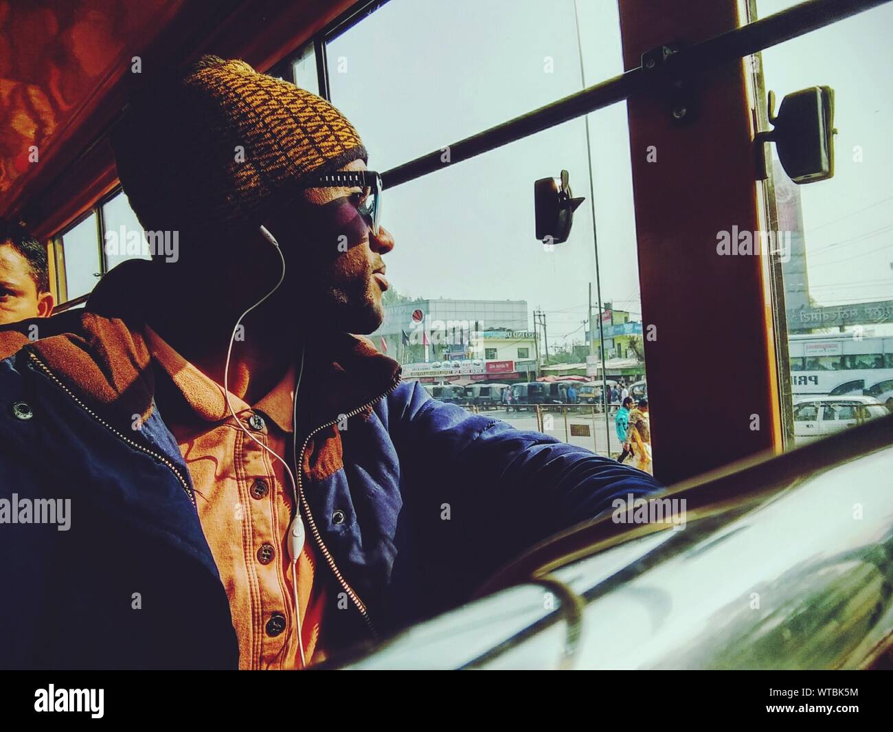 Man looking through bus window day hi-res stock photography and images ...