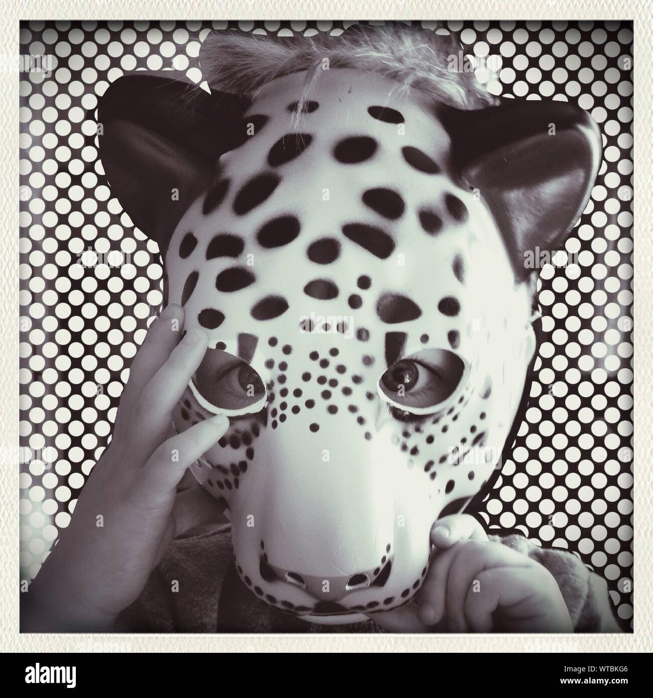 Kid and mask hi-res stock photography and images - Alamy