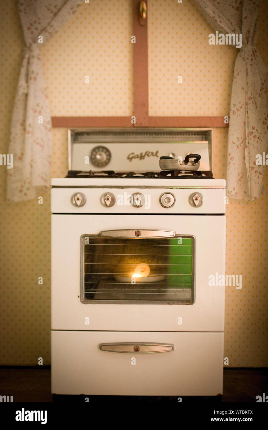 Retro Stove High Resolution Stock Photography and Images - Alamy