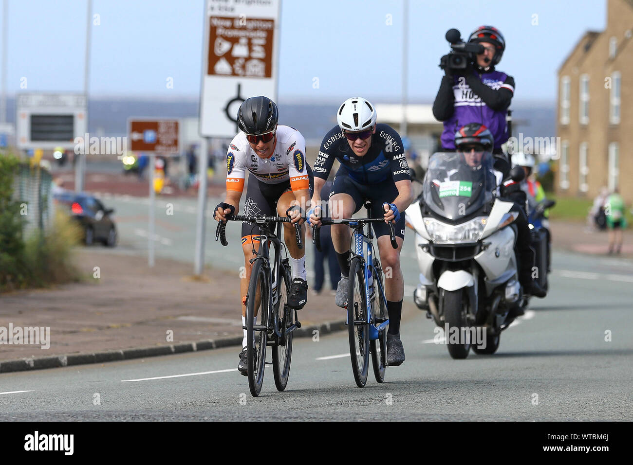 Birkenhead, UK. 11th Sep, 2019. The race leaders leave New Brighton and ...