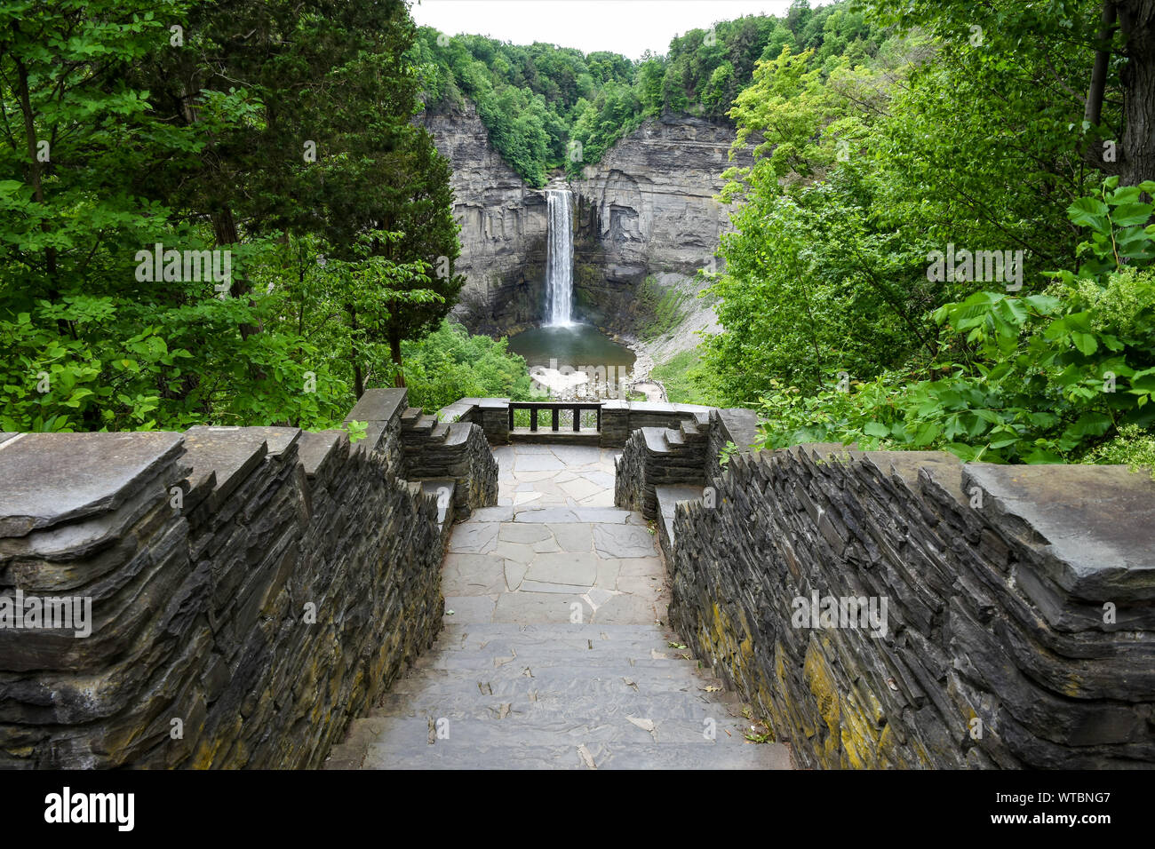 Gorge cascade hi-res stock photography and images - Alamy