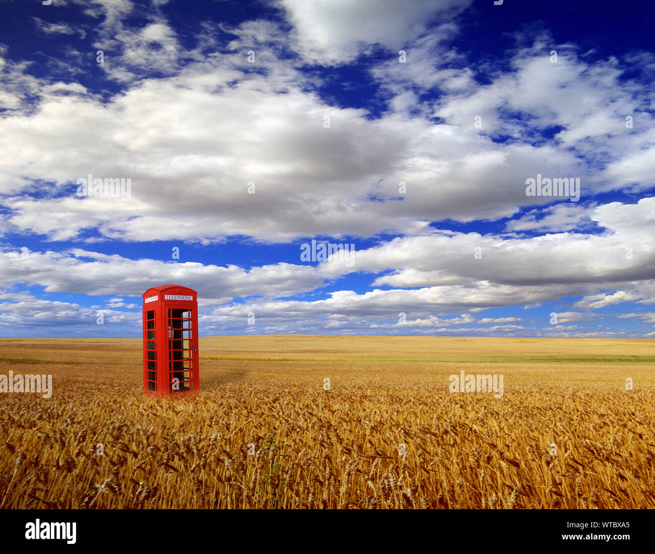 Vintage field telephone hi-res stock photography and images - Alamy