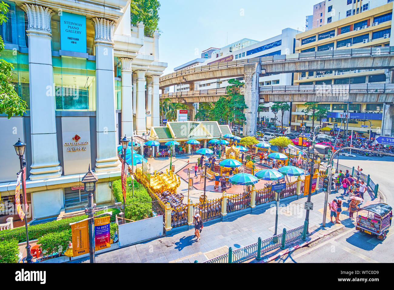 BANGKOK, THAILAND - APRIL 24, 2019: The busy Ratchaprasong intersection ...