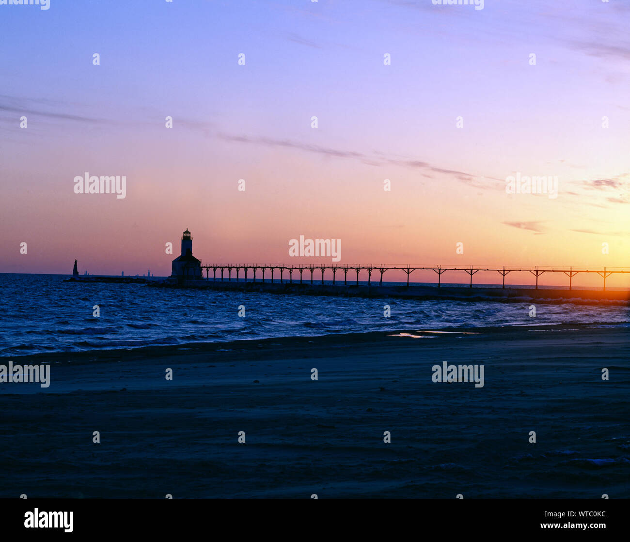 Cleveland harbor entrance hi-res stock photography and images - Alamy