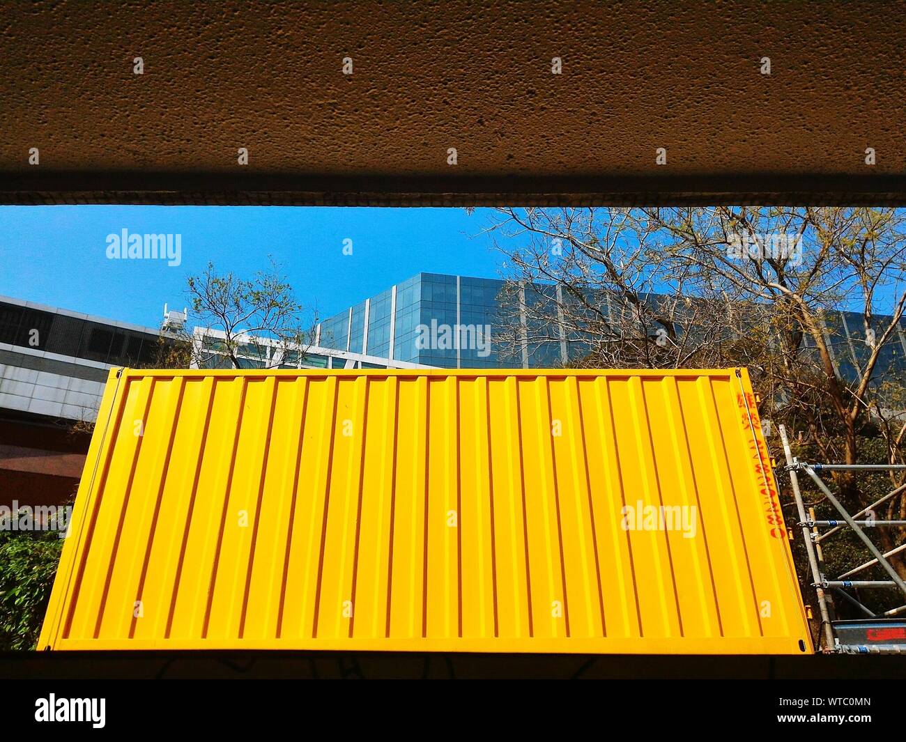 Cargo buildings hi-res stock photography and images - Alamy
