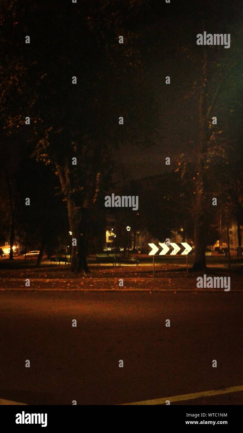 Empty night street hi-res stock photography and images - Alamy