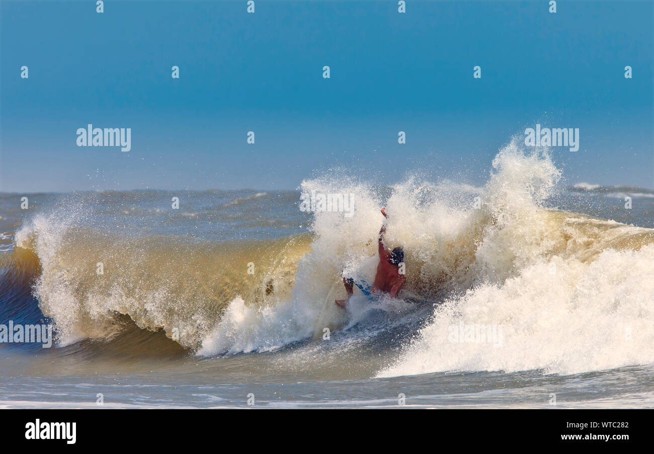 Surfer pipeline wipeout hi-res stock photography and images - Alamy