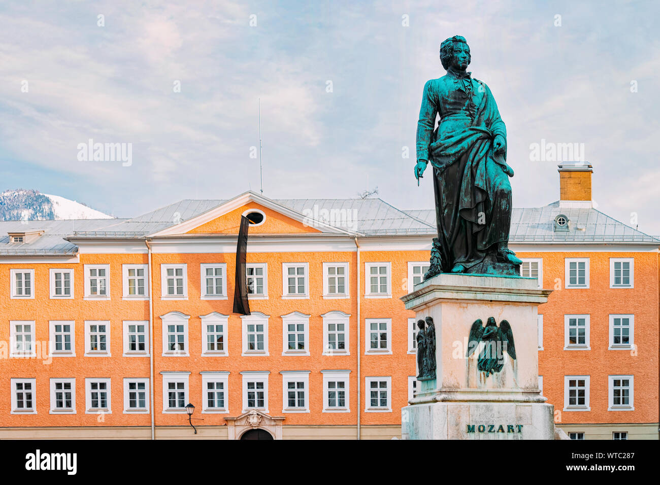 Mozart monument on Mozartplatz Square in Old city of Salzburg Stock ...