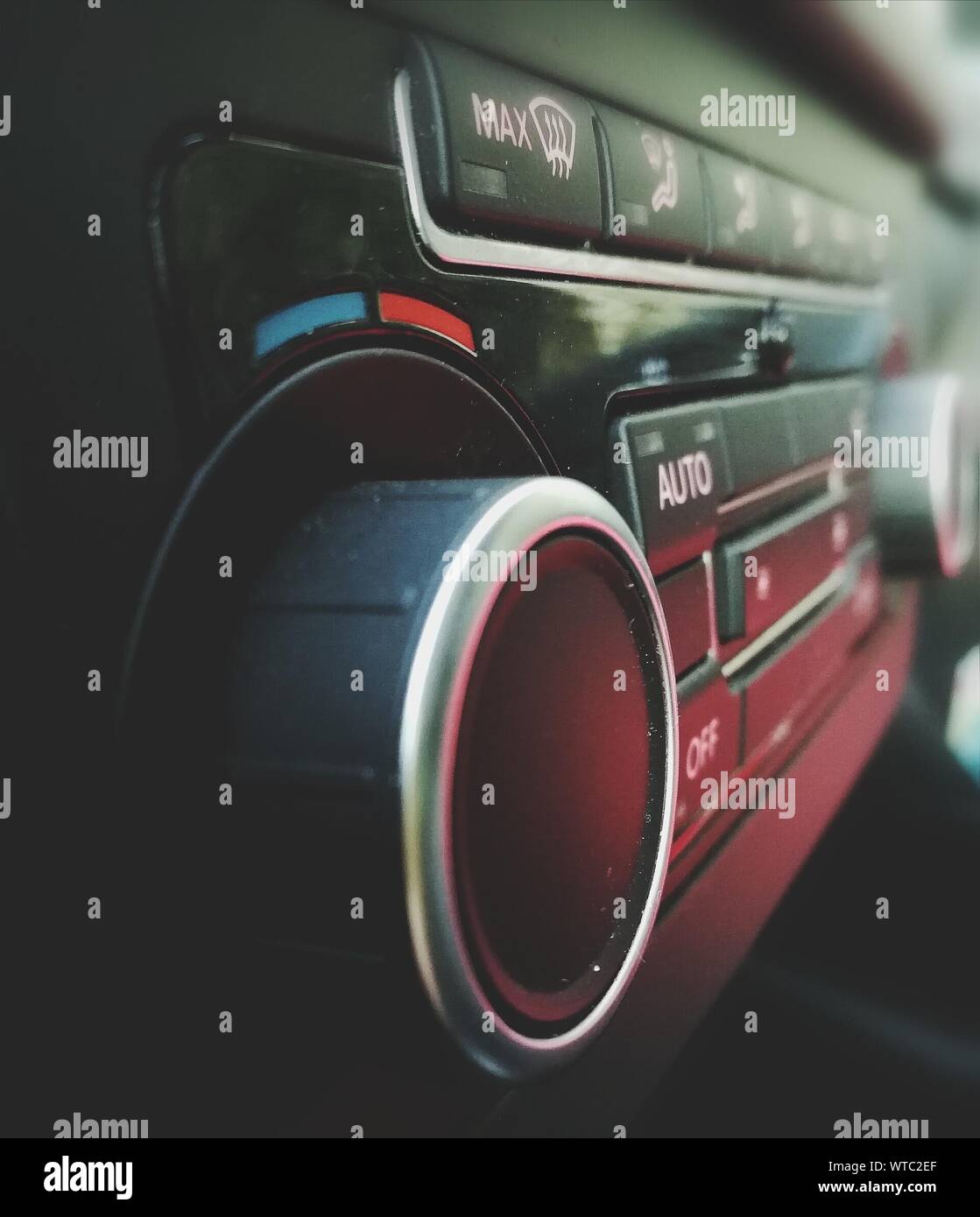 Radio in car hi-res stock photography and images - Alamy