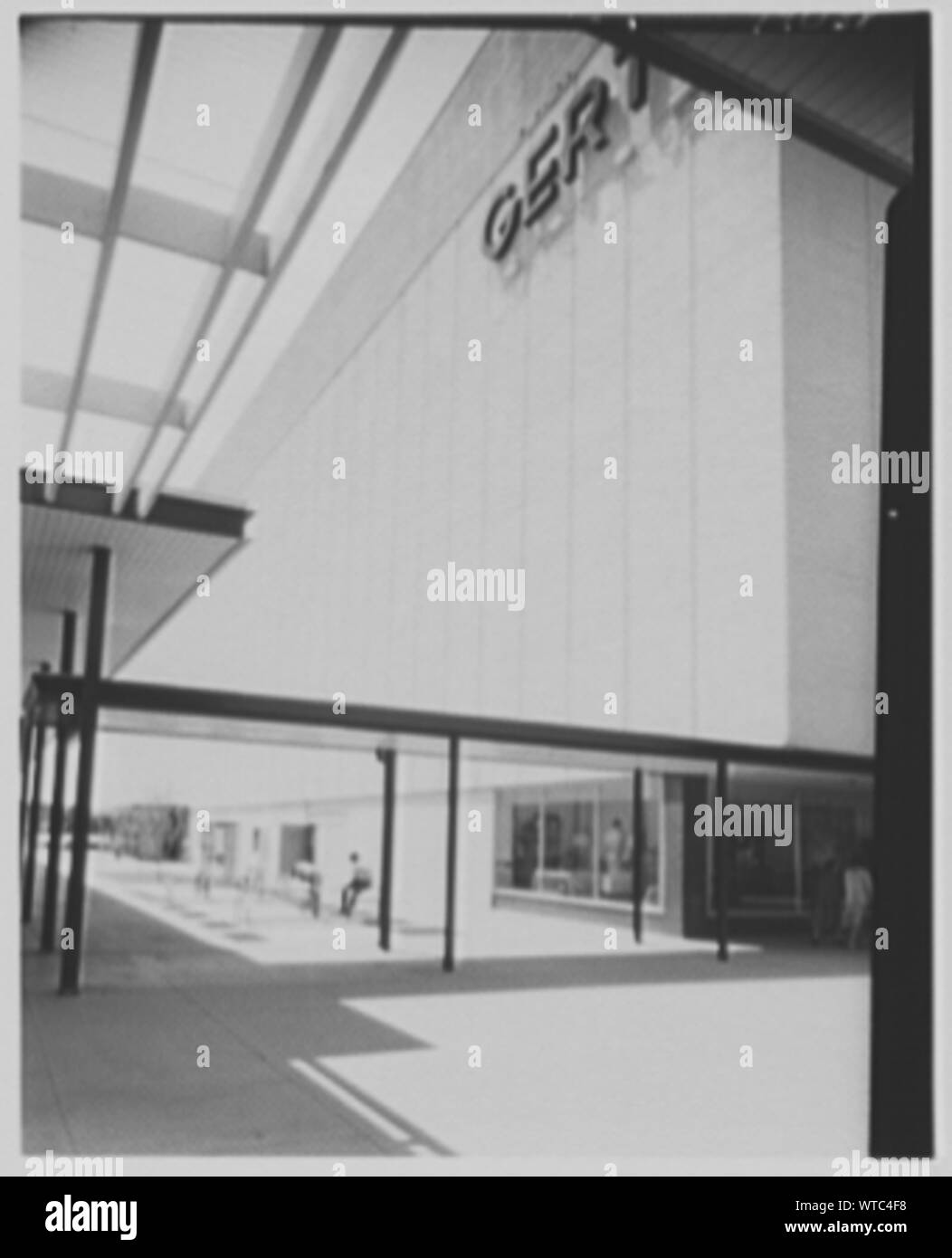 Mid-Island Plaza, Hicksville, Long Island Stock Photo - Alamy