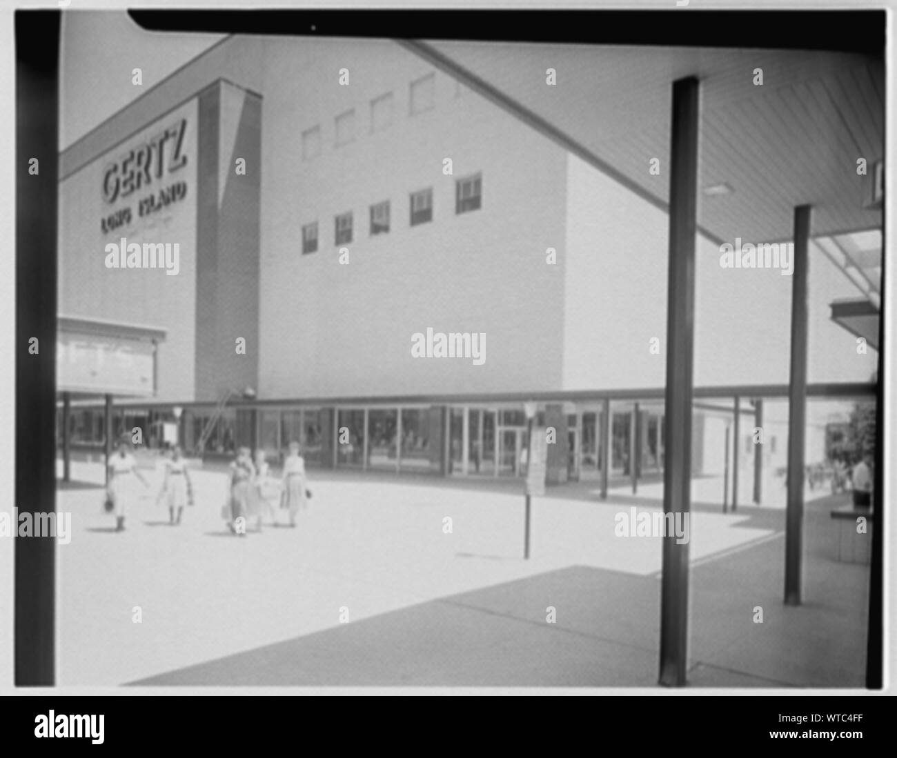 Mid-Island Plaza, Hicksville, Long Island Stock Photo - Alamy