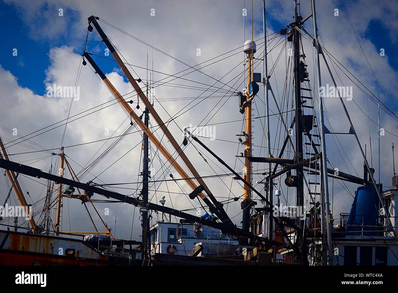 Metallic mast hi-res stock photography and images - Alamy