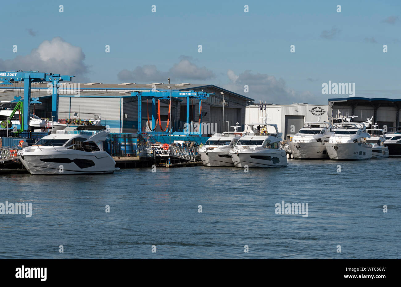 Sunseekers hi-res stock photography and images - Alamy