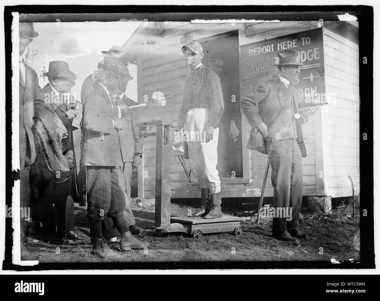 Weigh weighing Black and White Stock Photos & Images - Alamy